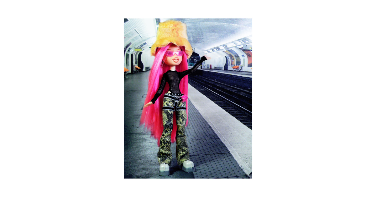 BRATZ in Paris subway rave - Bratz - T-Shirt | TeePublic