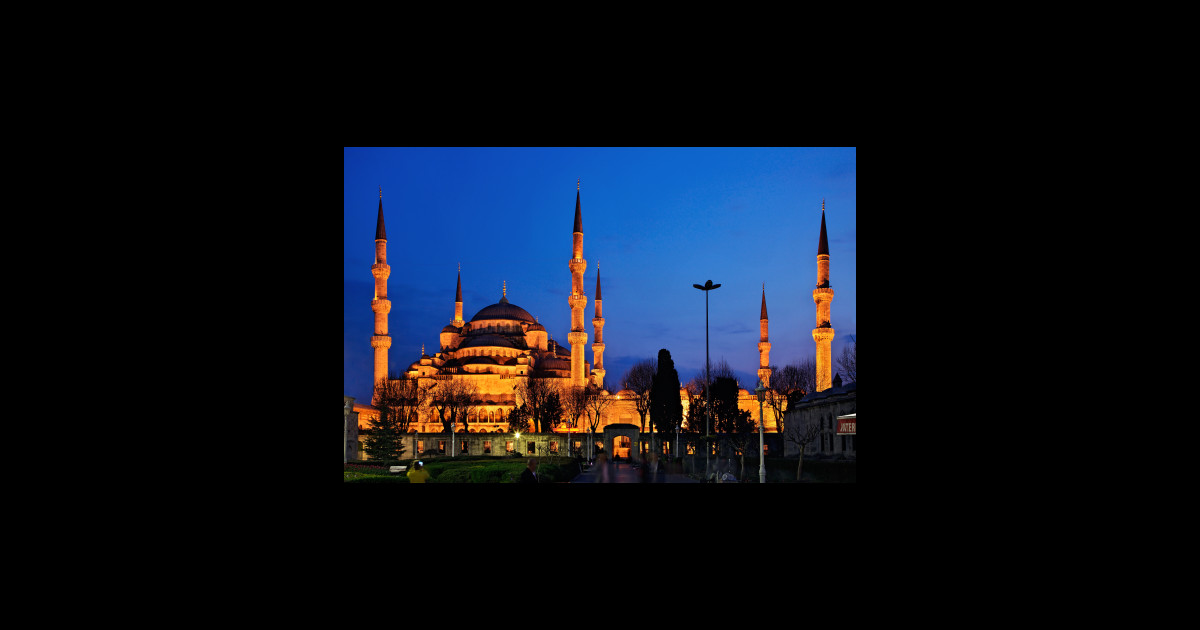 The Blue Mosque & its 6 minarets - Istanbul - Magnet | TeePublic