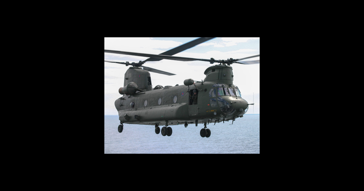 RAF Chinook up close and personal - Royal - Posters and Art Prints ...
