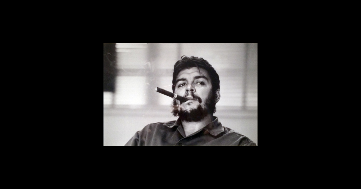 CHE GUEVARA SMOKING A PIPE - Che Guevara - Sticker | TeePublic