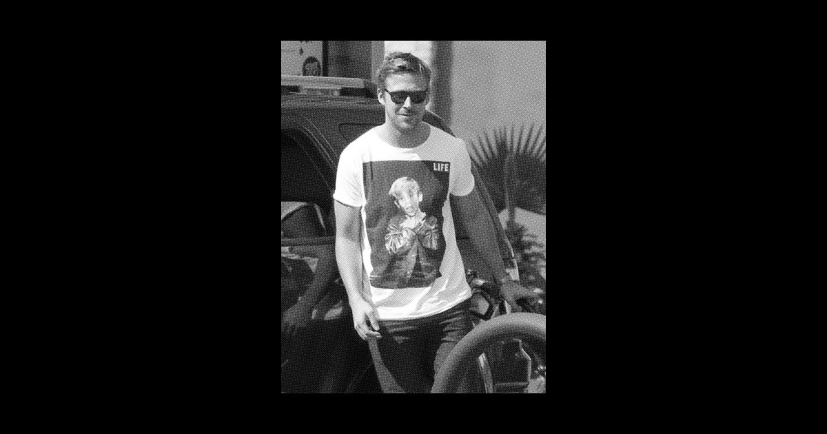 Ryan Gosling Macaulay Culkin t shirt battle - Ryan Gosling Macaulay ...