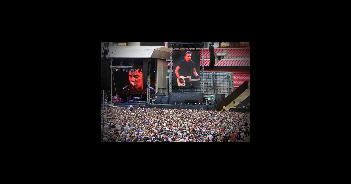 Bruce Springsteen Live At Wembley Stadium - Bruce Springsteen - Posters ...