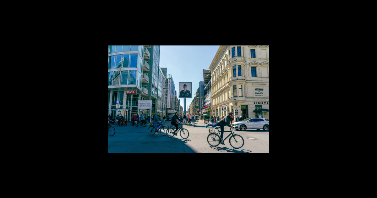 Checkpoint Charlie: Historic Berlin Intersection - Checkpoint Charlie ...