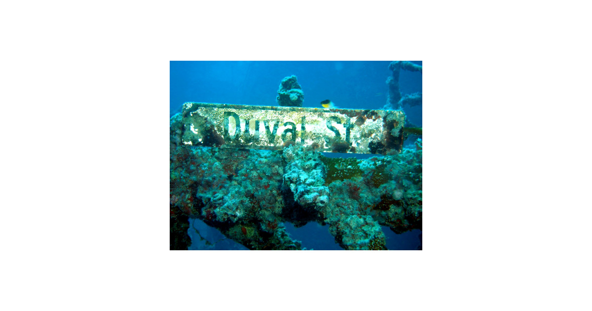 Duval Street Underwater Sign at Vandenberg Wreck Site - Vandenberg - T ...
