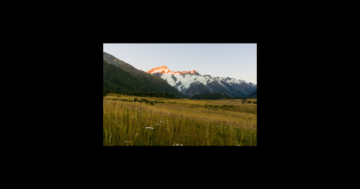 Mount Cook National Park at daybreak as rising sun strikes peaks of ...