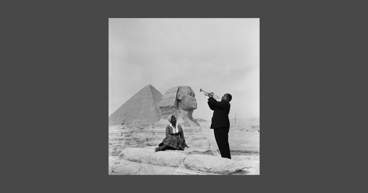 Black and White Photo of Louis Armstrong at the Egyptian Sphinx - Louis ...