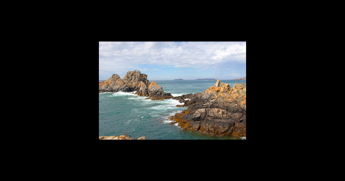 Rocky promontory of Little Sark, Channel Islands - Little Sark - Hat ...