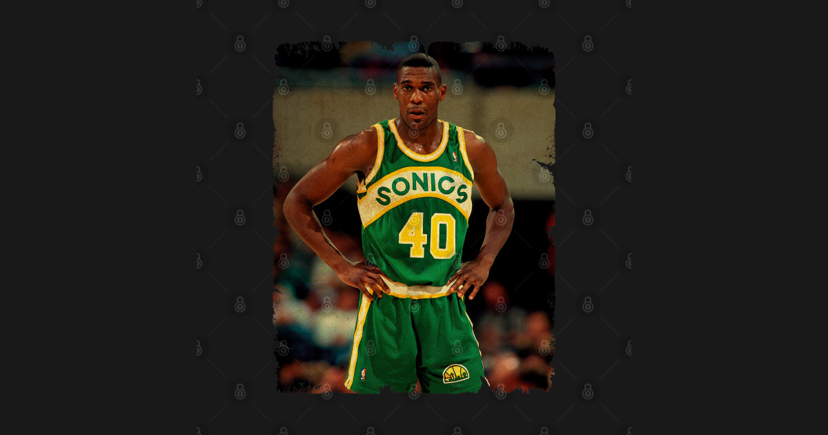 Shawn Kemp - Vintage Design Of Basketball - Basketball - T-Shirt ...