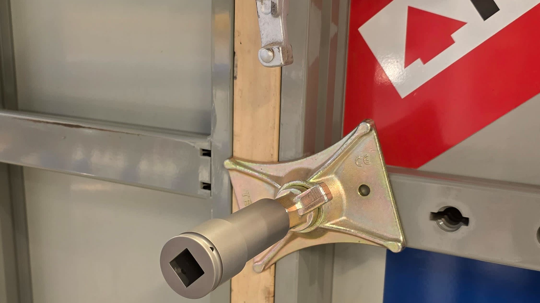 Salg av betongbyggevarer og utleie av forskaling.