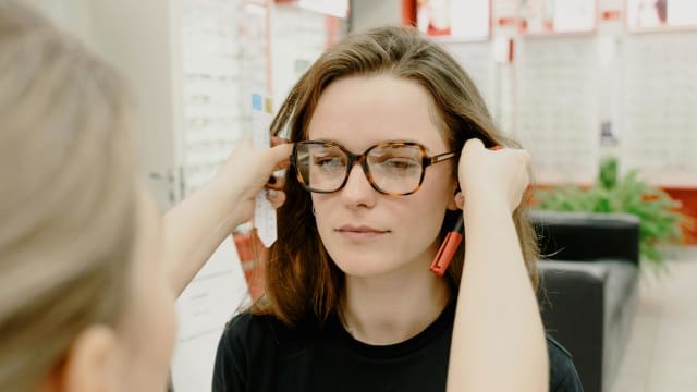 LA-GUIA-DEFINITIVA-PARA-ENTENDER-LOS-EXAMENES-DE-LA-VISTA-EN-LA-OPTICA