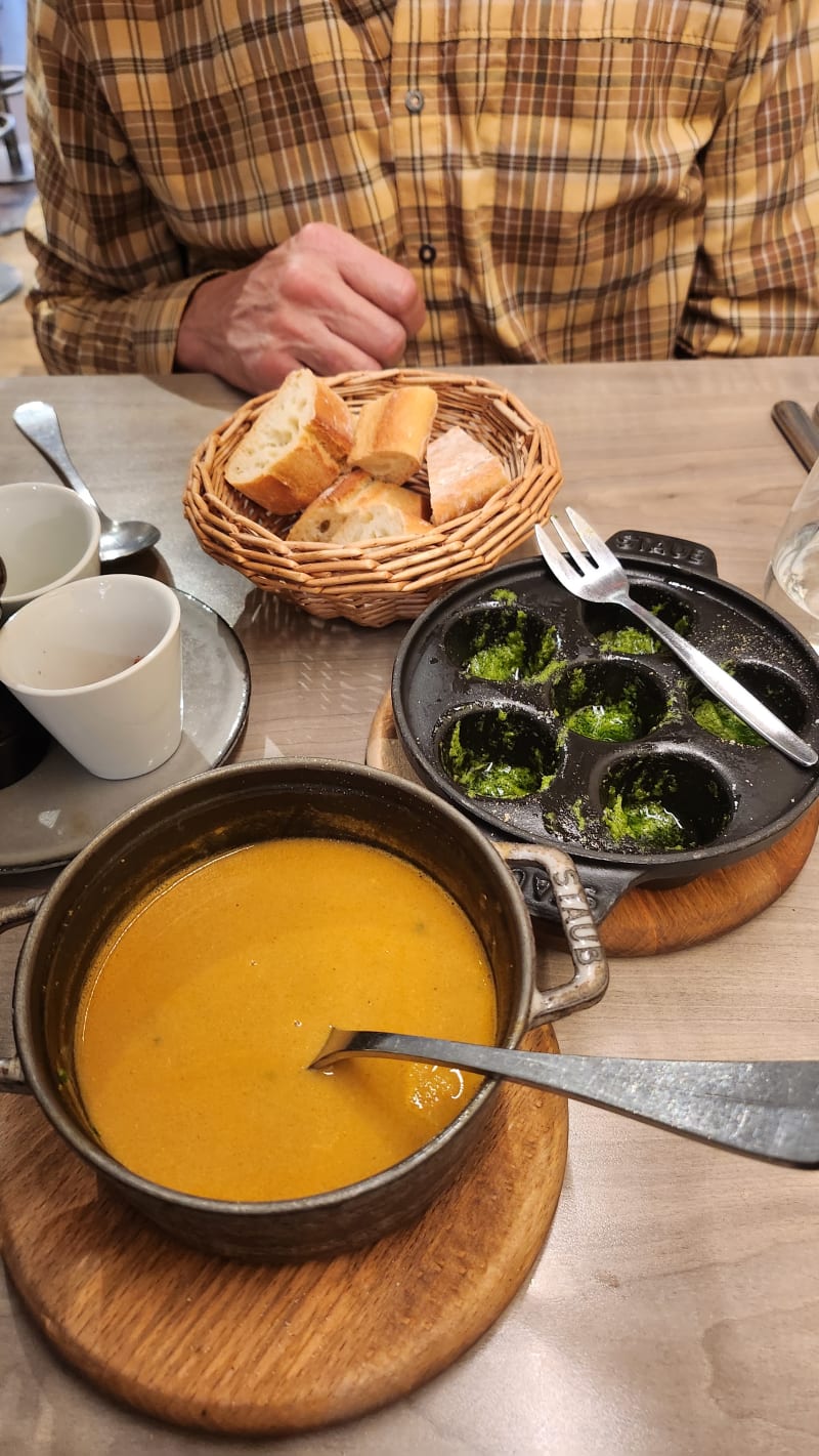 Les Cocottes Tour Eiffel in Paris - Restaurant Reviews, Menu and Prices ...