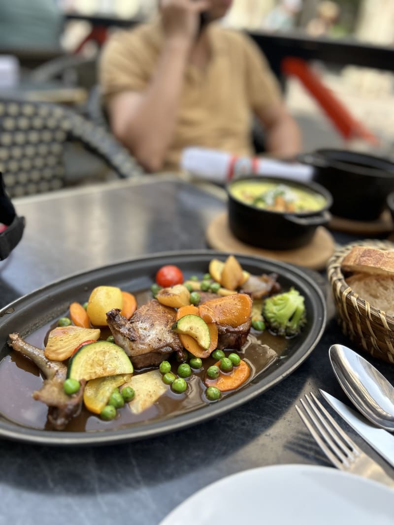 Les Cocottes Tour Eiffel in Paris - Restaurant Reviews, Menu and Prices ...