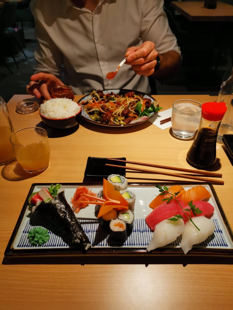 Hitomi Q-Tower in Wien - Bewertungen, Speisekarte und Preise | TheFork