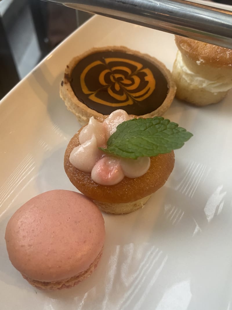 Vicinity at The Tower Hotel in London - Restaurant Reviews, Menu and ...