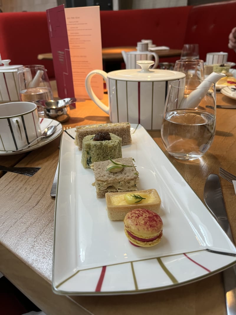 Charlie and the Chocolate Factory Afternoon Tea at One Aldwych a Londra ...