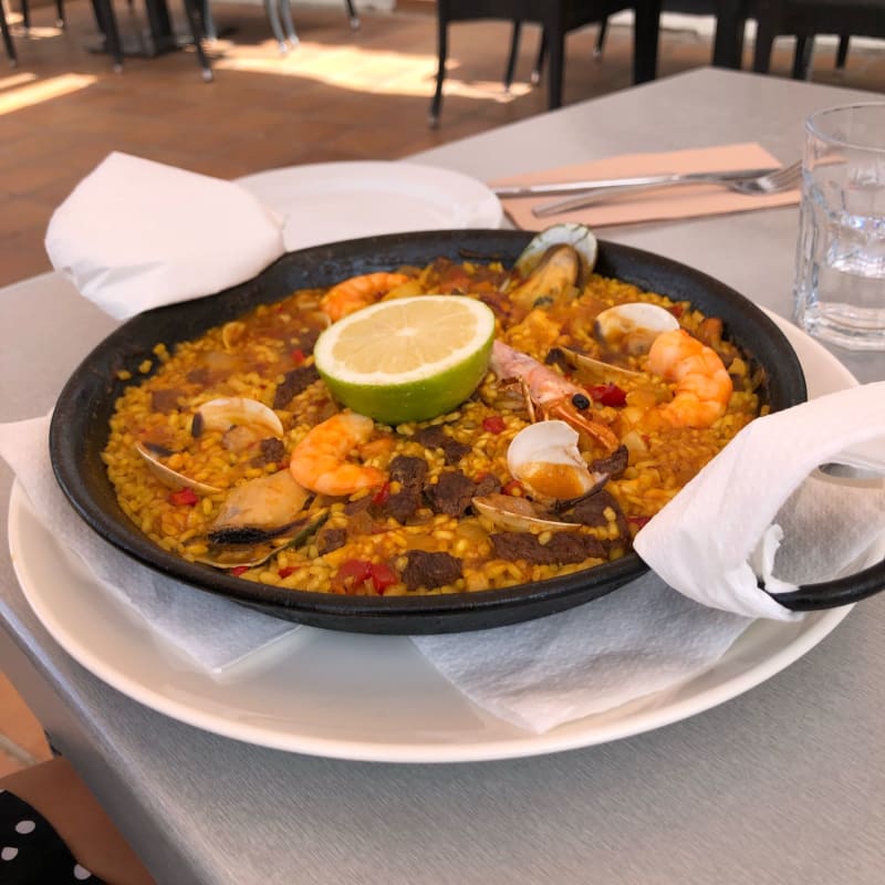 Bahia Grill i Tarajalillo - Restaurangens meny, öppettider, bokning ...