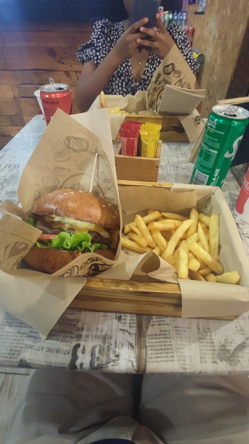 Deli Burger D'mar in Funchal - Restaurant Reviews, Menu and Prices ...