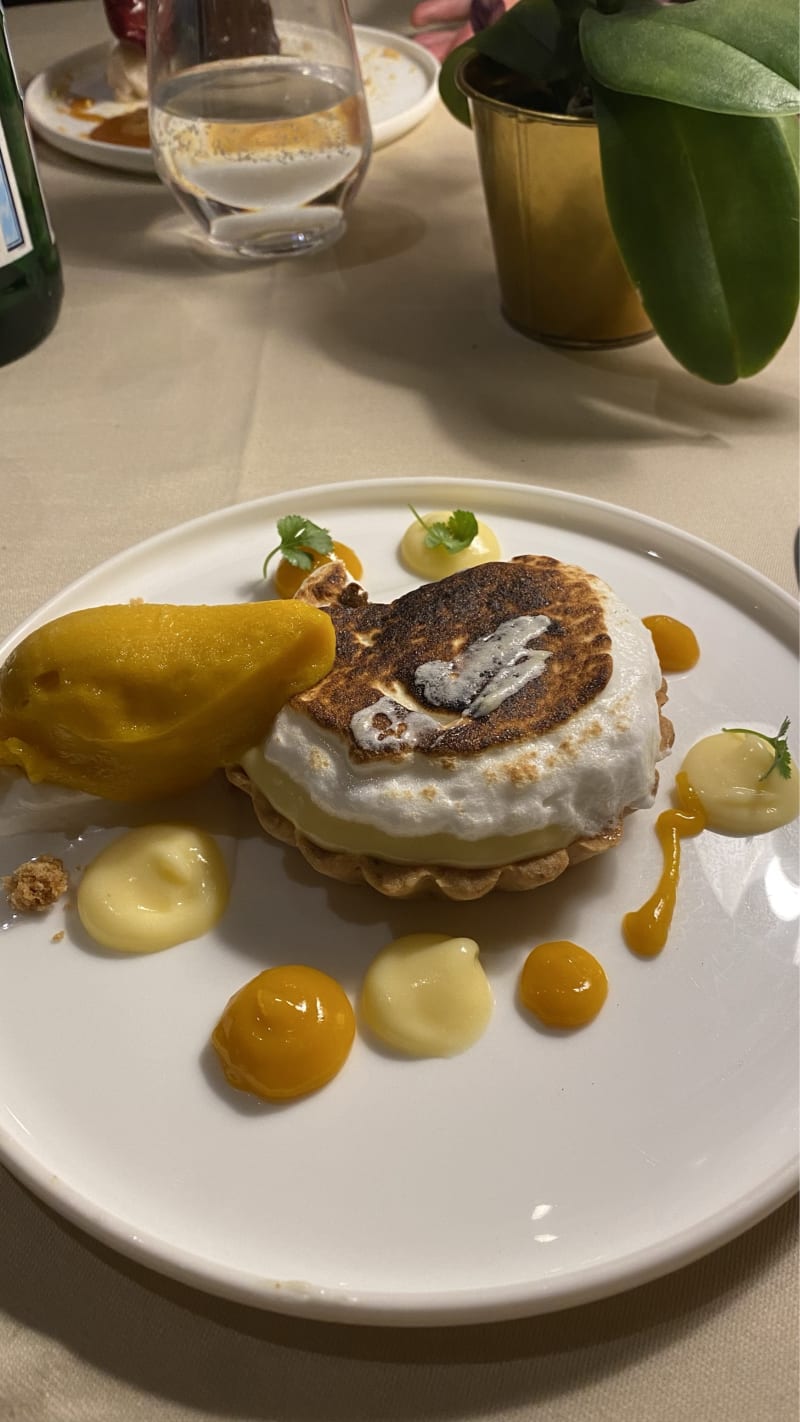 Restaurant La Toque Blanche à Les Mesnuls - Menu, avis, prix et ...