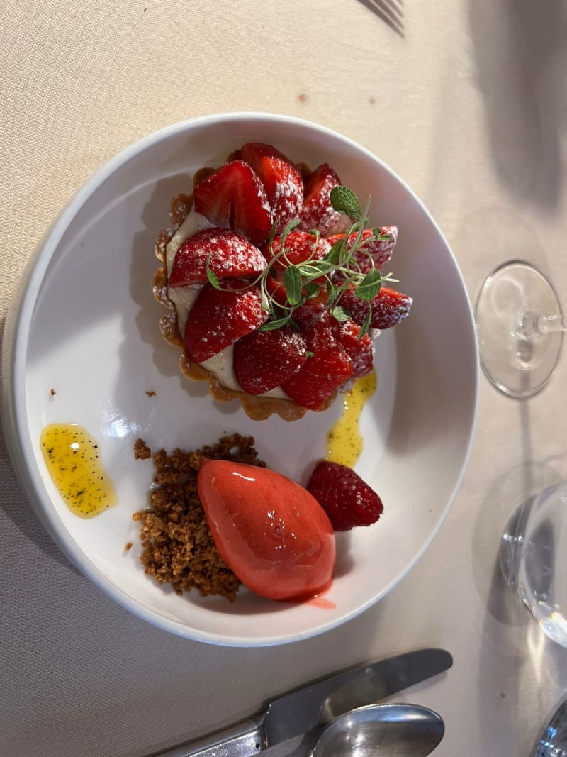 Restaurant La Toque Blanche à Les Mesnuls - Menu, avis, prix et ...