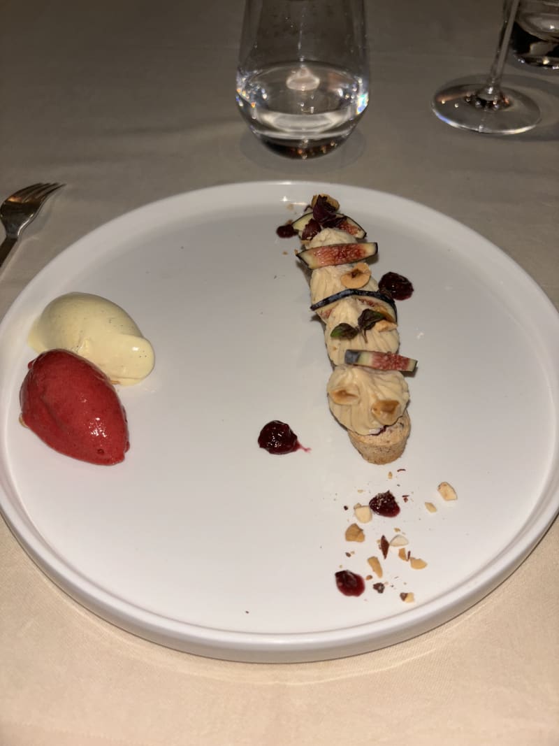 Restaurant La Toque Blanche à Les Mesnuls - Menu, avis, prix et ...