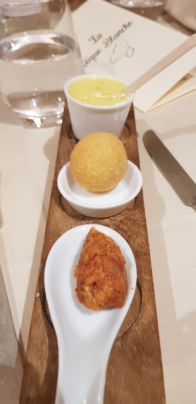 Restaurant La Toque Blanche à Les Mesnuls - Menu, avis, prix et ...