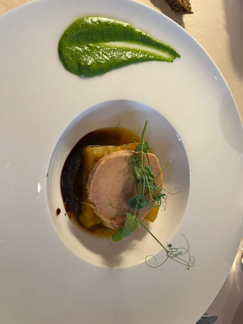 Restaurant La Toque Blanche à Les Mesnuls - Menu, avis, prix et ...