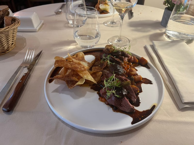 Restaurant La Toque Blanche à Les Mesnuls - Menu, avis, prix et ...