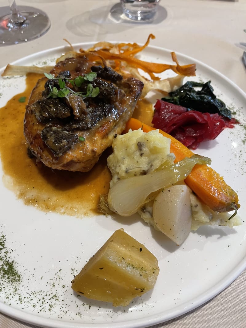 Restaurant La Toque Blanche à Les Mesnuls - Menu, avis, prix et ...