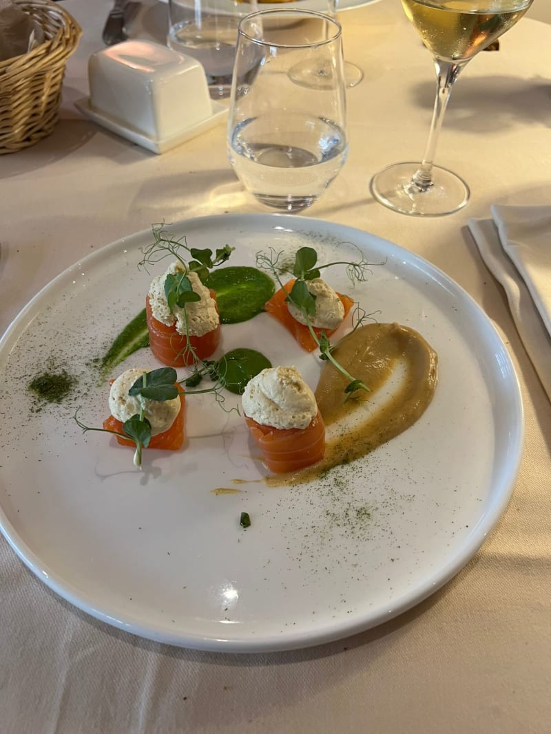 La Toque Blanche in Les Mesnuls - Restaurant Reviews, Menu and Prices ...