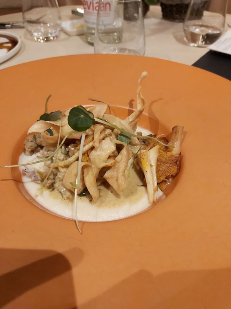 Restaurant La Toque Blanche à Les Mesnuls - Menu, avis, prix et ...