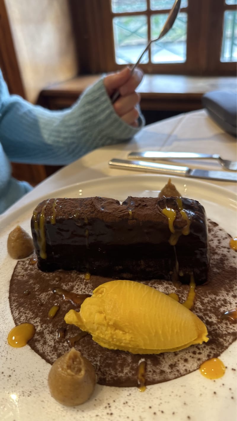 La Toque Blanche in Les Mesnuls - Restaurant Reviews, Menu and Prices ...