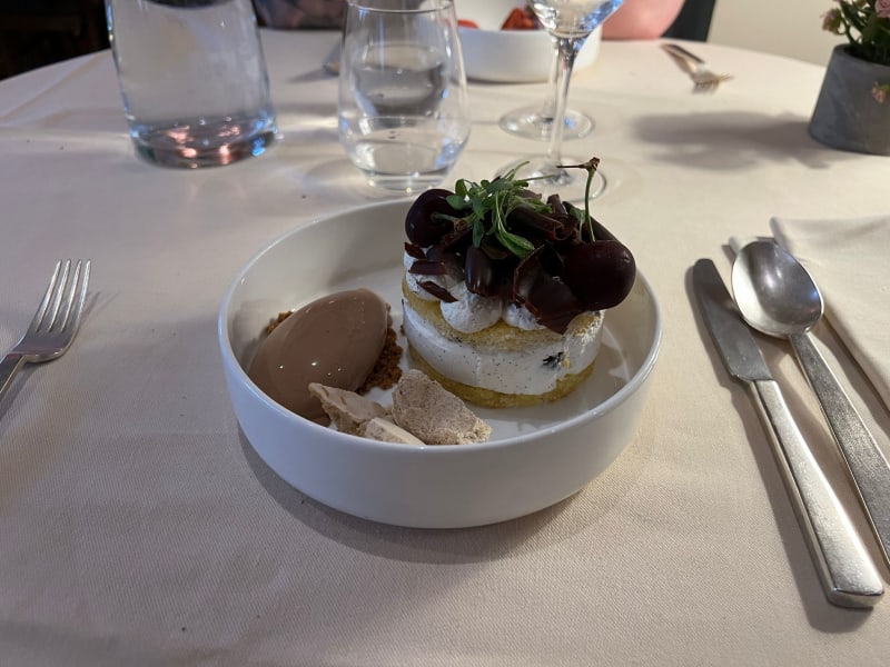 La Toque Blanche in Les Mesnuls - Restaurant Reviews, Menu and Prices ...