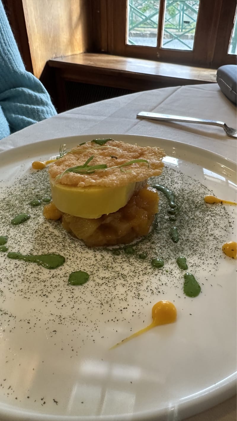 Restaurant La Toque Blanche à Les Mesnuls - Menu, avis, prix et ...