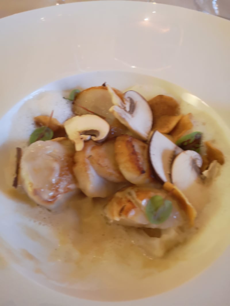 La Toque Blanche in Les Mesnuls - Restaurant Reviews, Menu and Prices ...