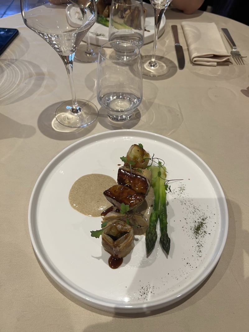 Restaurant La Toque Blanche à Les Mesnuls - Menu, avis, prix et ...