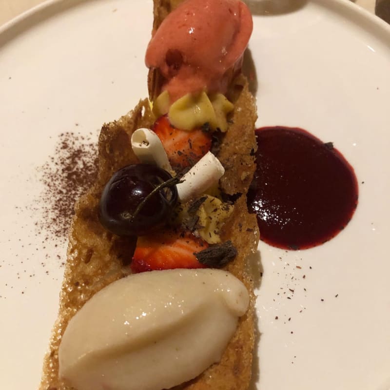 Restaurant La Toque Blanche à Les Mesnuls - Menu, avis, prix et ...