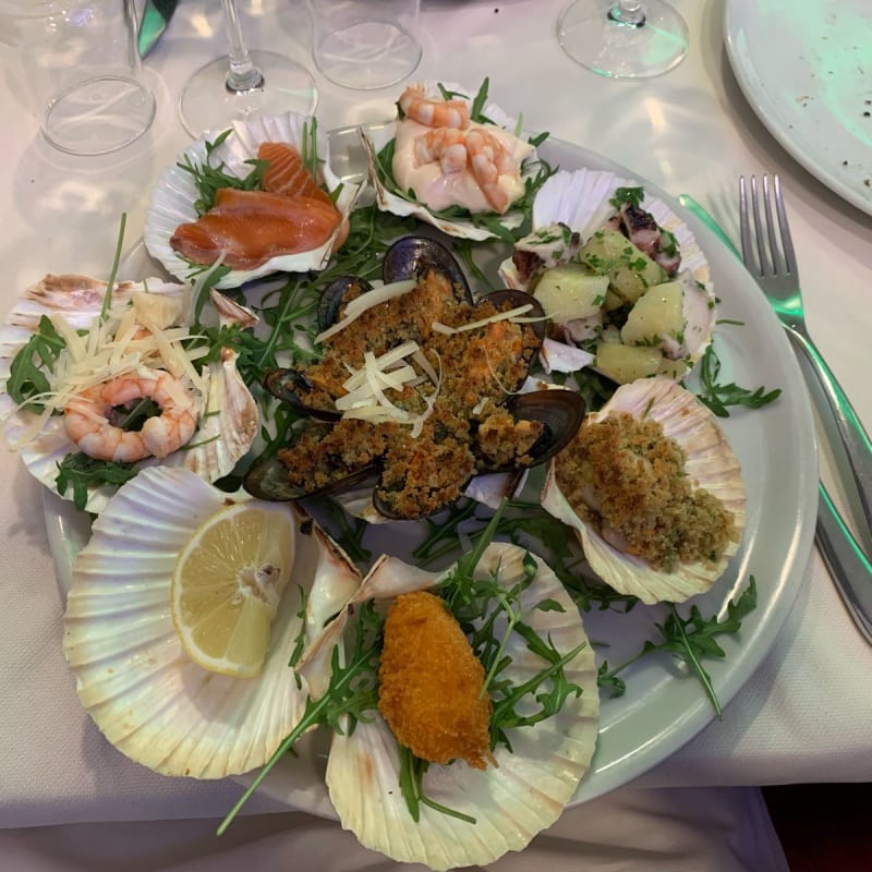 Rosso Magenta a Magenta - Menu, prezzi, immagini, recensioni e ...