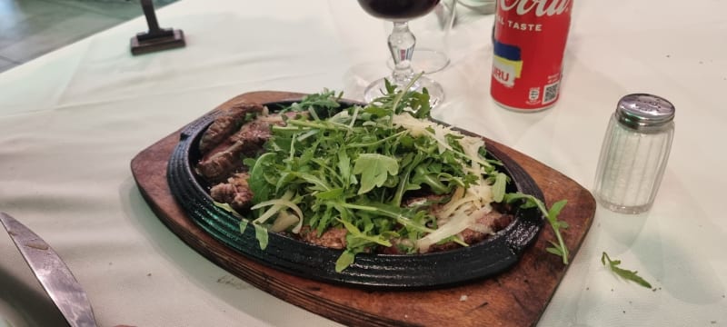 Rosso Magenta a Magenta - Menu, prezzi, immagini, recensioni e ...