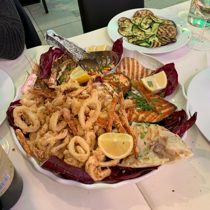 Rosso Magenta a Magenta - Menu, prezzi, immagini, recensioni e ...