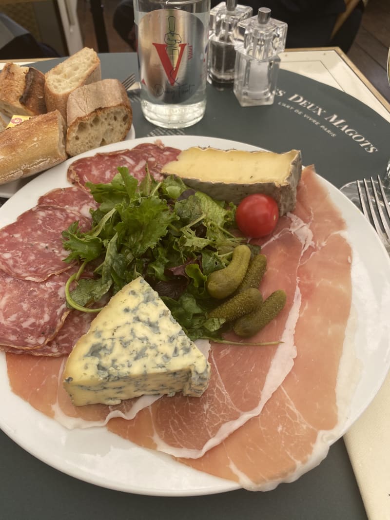 Les Deux Magots à Paris-6E-Arrondissement - Menu, avis, prix et ...