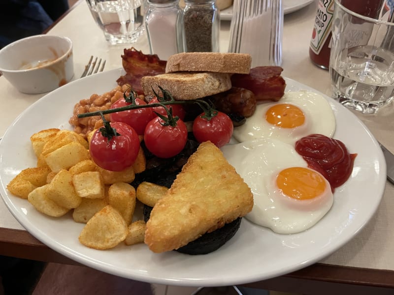 The Breakfast Club in St. Pancras International Station in London ...