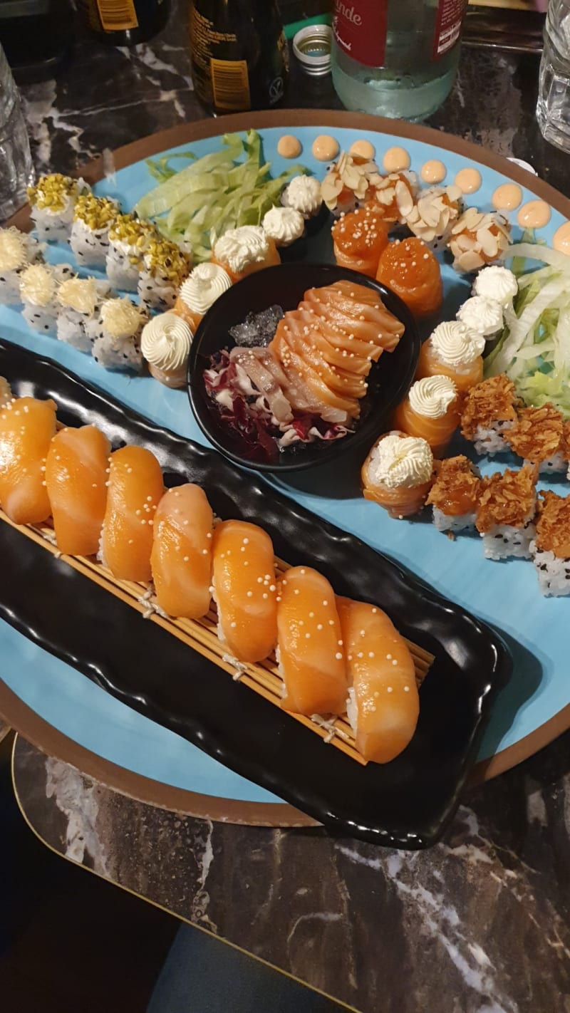 Sal Capone Sushi Club in Palermo - Menu, openingstijden, prijzen, adres van restaurant en ...