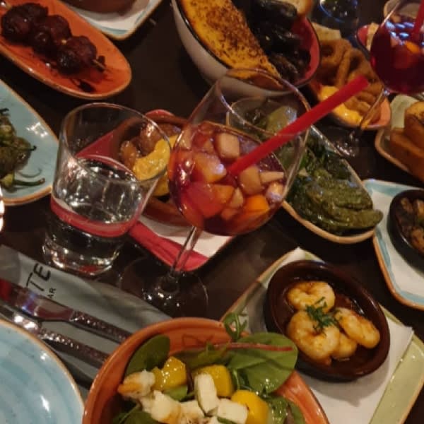 Caliente Tapasbar City i Stockholm - Restaurangens meny, öppettider, bokning, recensioner samt ...