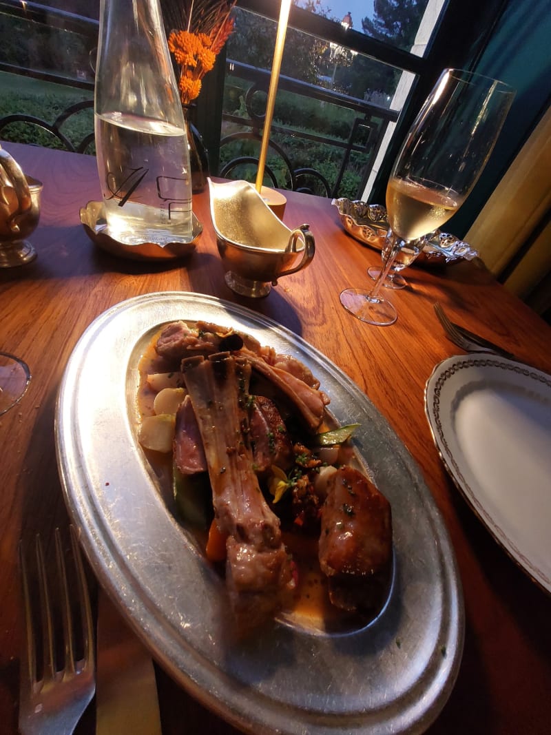 Restaurant Augustine - La Table du Château à Maffliers - Menu, avis ...