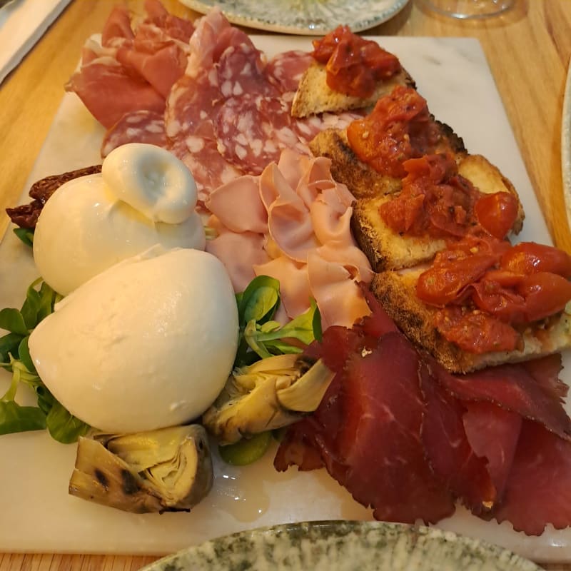 Obicà Mozzarella Bar Duomo in Milan - Restaurant Reviews, Menu and ...