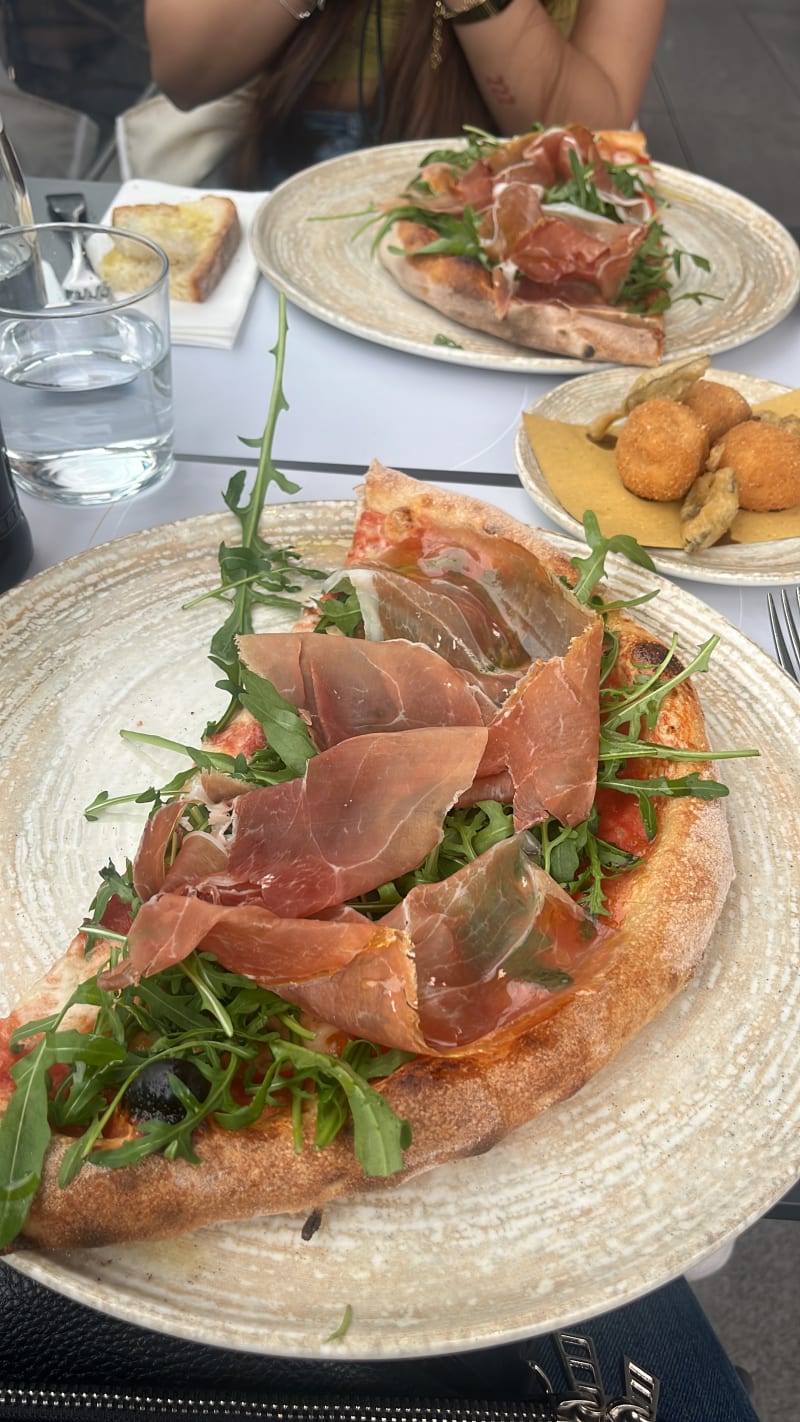 Obicà Mozzarella Bar Duomo in Milan - Restaurant Reviews, Menu and ...