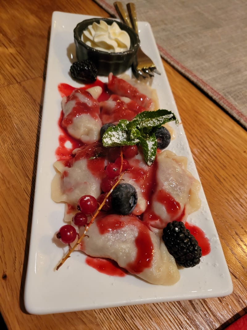 Die mit den Kirschen (Ukrainische moderne Küche) in Berlin - Restaurant ...