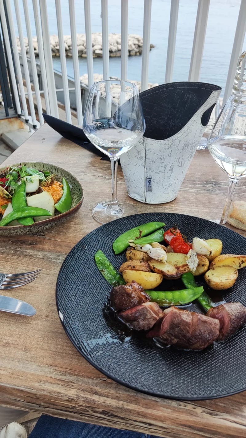 La Villa Madrigal in Carry-le-Rouet - Restaurant Reviews, Menu and ...
