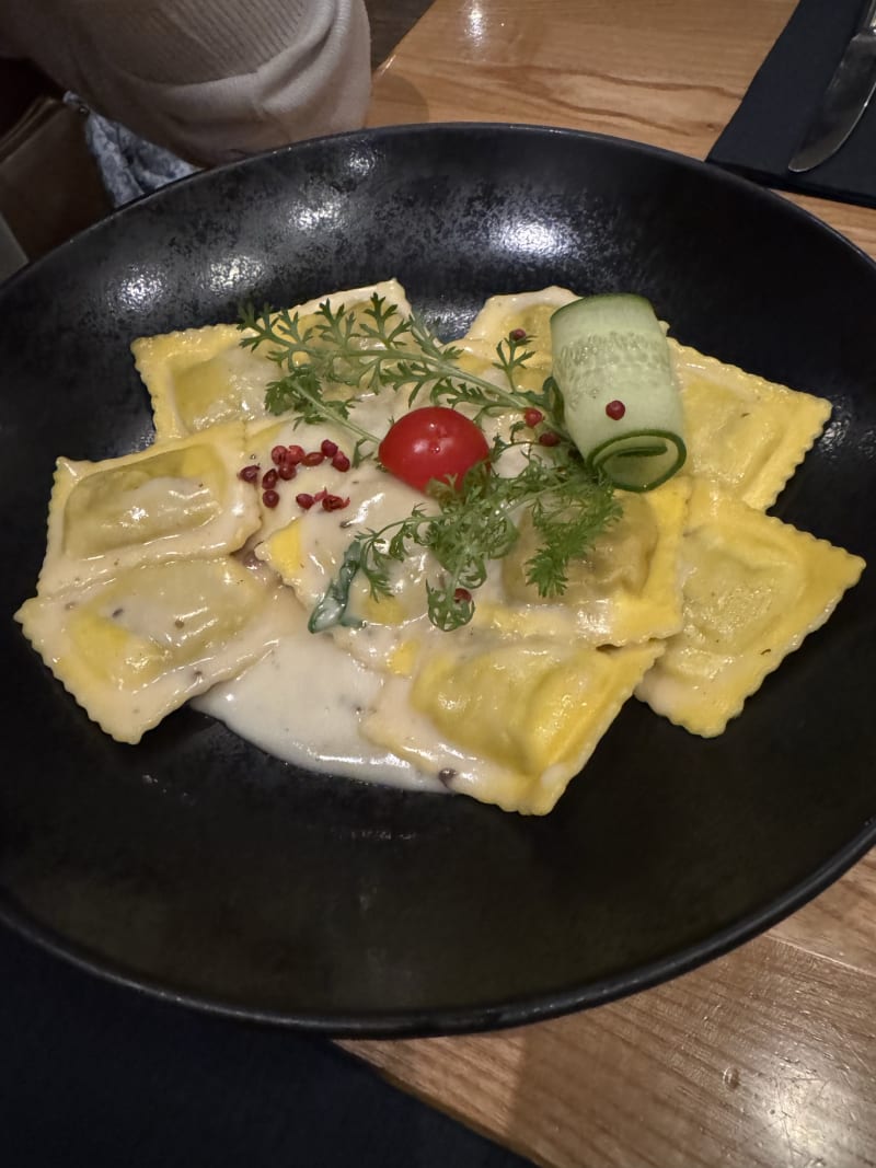 SIXTA Restaurant- Bar in Wien - Bewertungen, Speisekarte und Preise ...