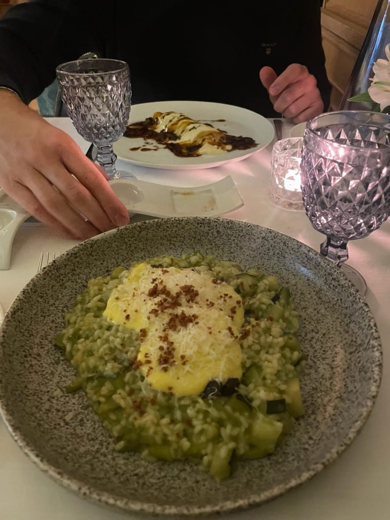 YOUNIQUE Arts Club at Only YOU Boutique Hotel in Madrid - Restaurant ...